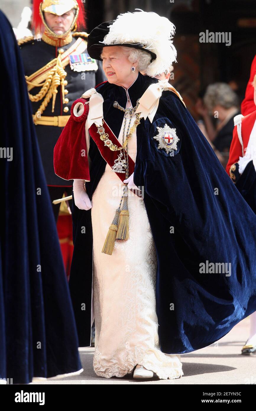 Queen elizabeth windsor castle 2009 hi-res stock photography and images ...