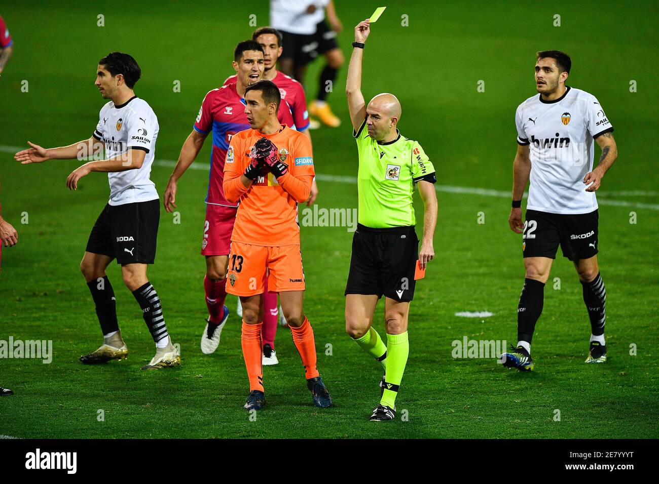 Referee pablo gonzalez fuertes hi-res stock photography and images - Alamy