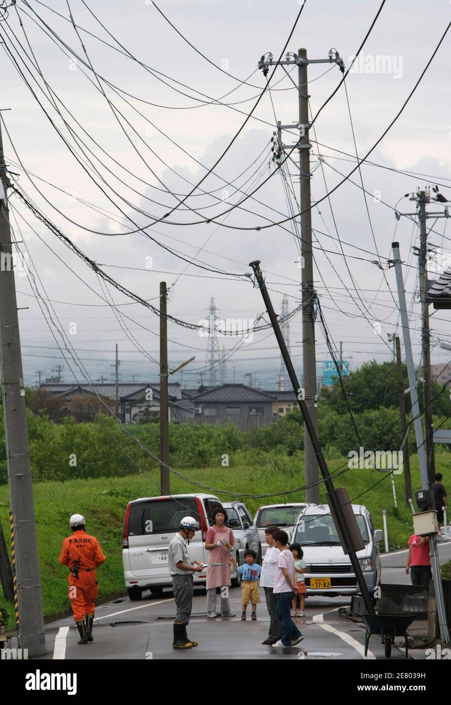 Japan wires hi-res stock photography and images - Alamy