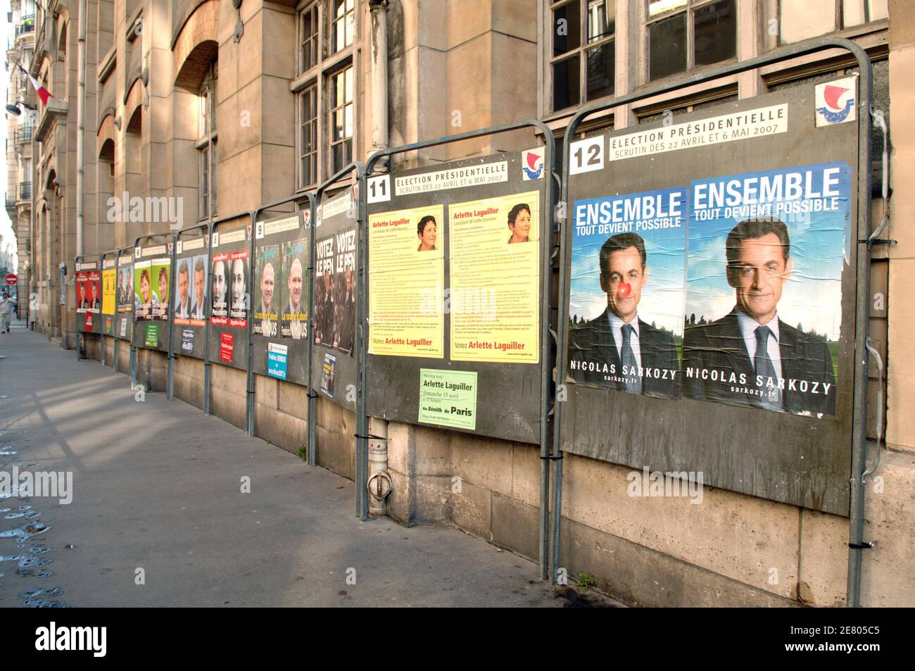 Various illustration of the voting process during the first round of ...