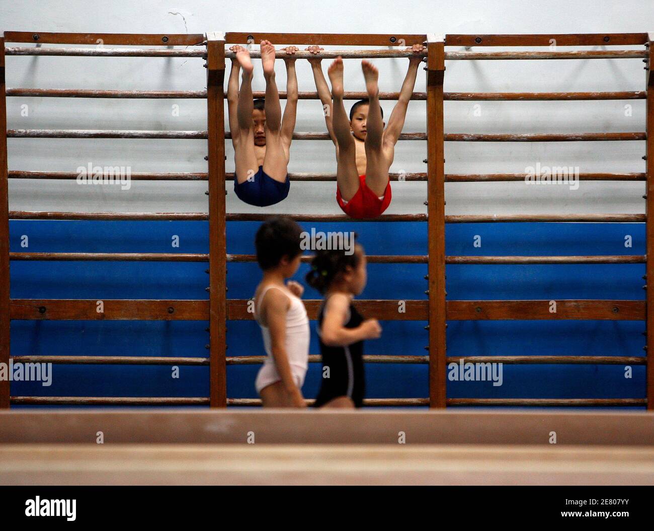 Male gymnasts olympic hi-res stock photography and images - Alamy