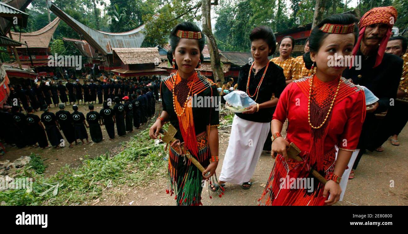 Rambu Solo High Resolution Stock Photography and Images - Alamy