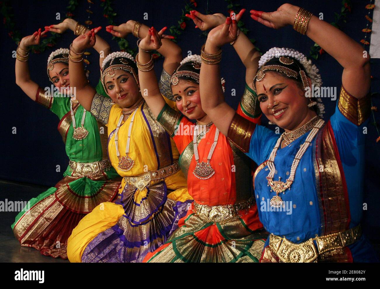 Classical dancers bharatanatyam hi-res stock photography and images - Alamy