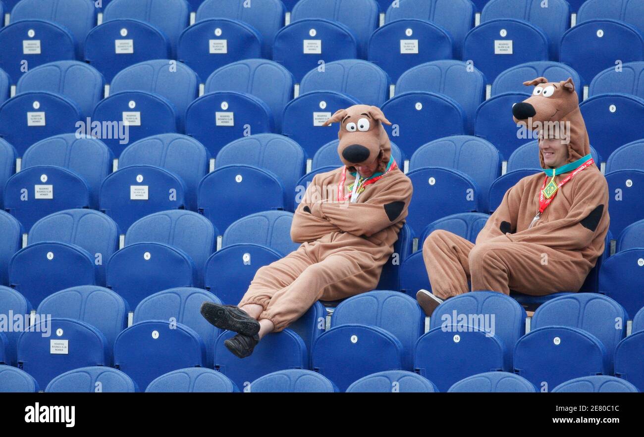 Cricket costume hi-res stock photography and images - Alamy