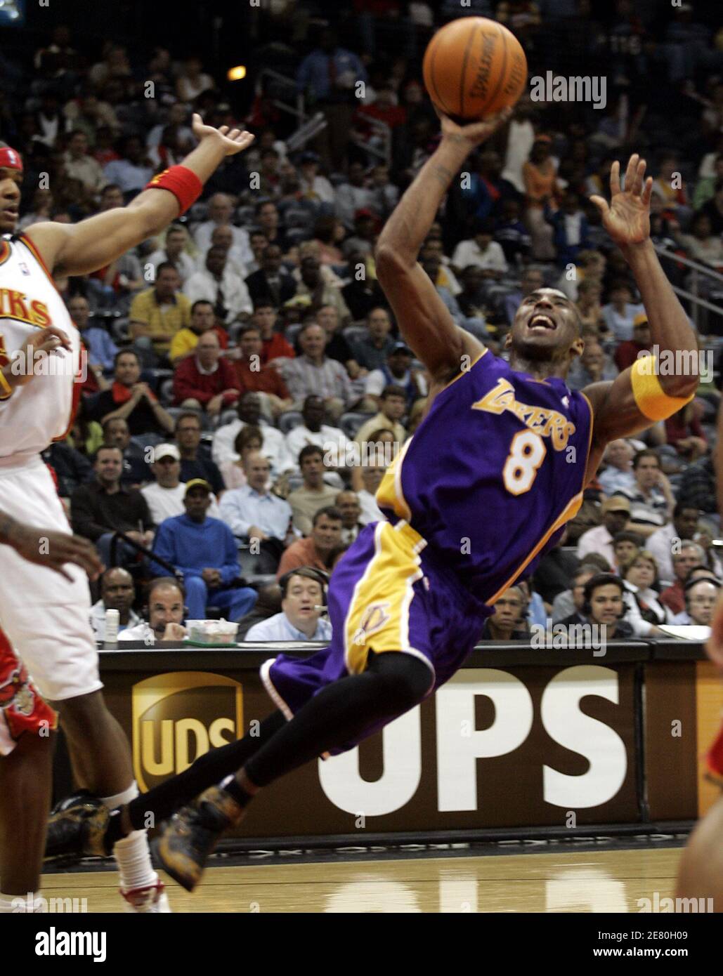 Los angeles lakers kobe falls hi-res stock photography and images - Alamy