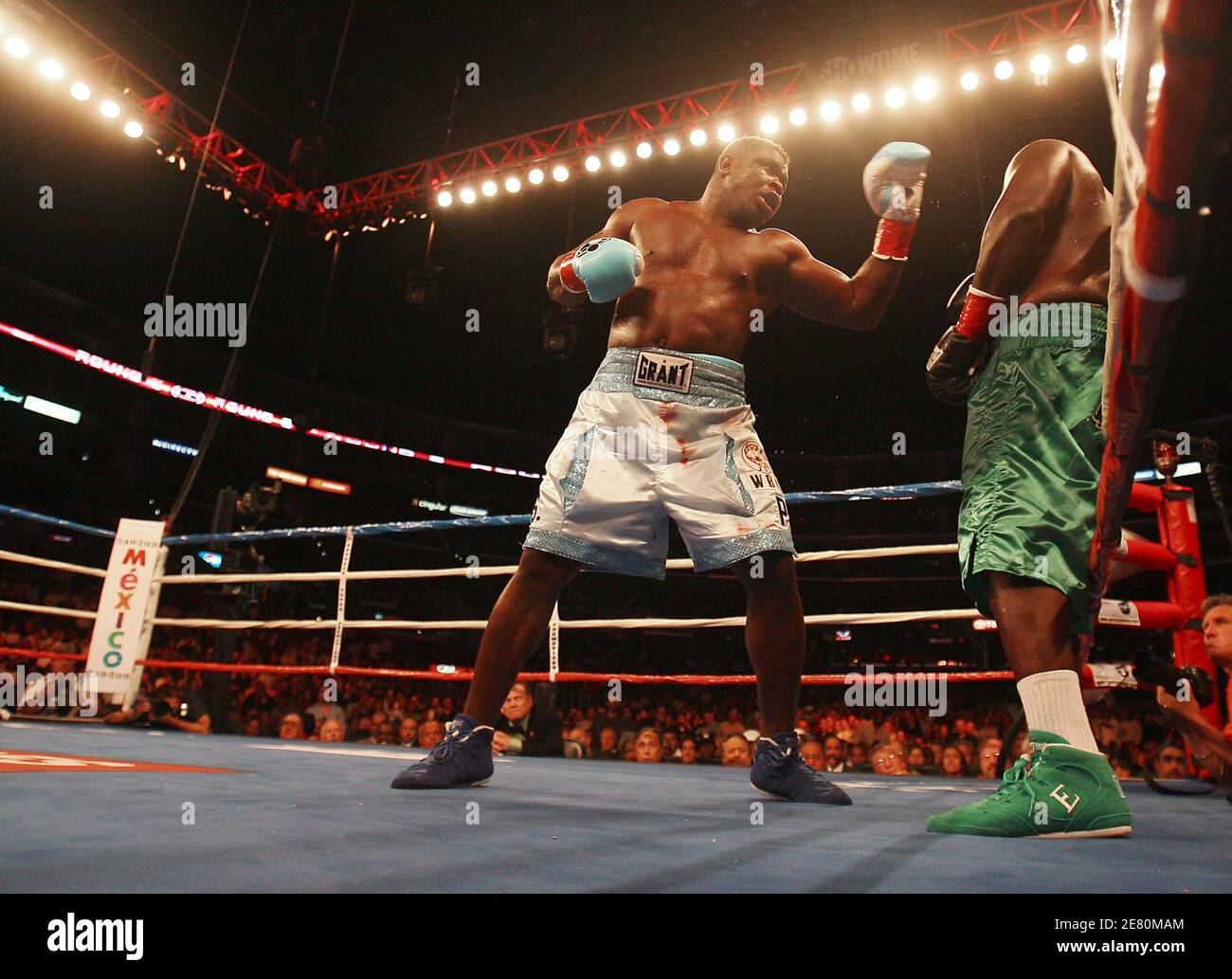 James toney boxing hi-res stock photography and images - Alamy