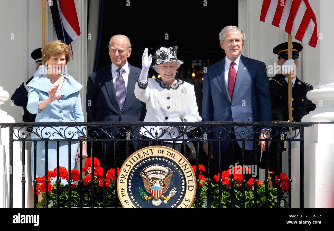 US President George W. Bush(R), Queen Elizabeth II, Prince Philip and ...