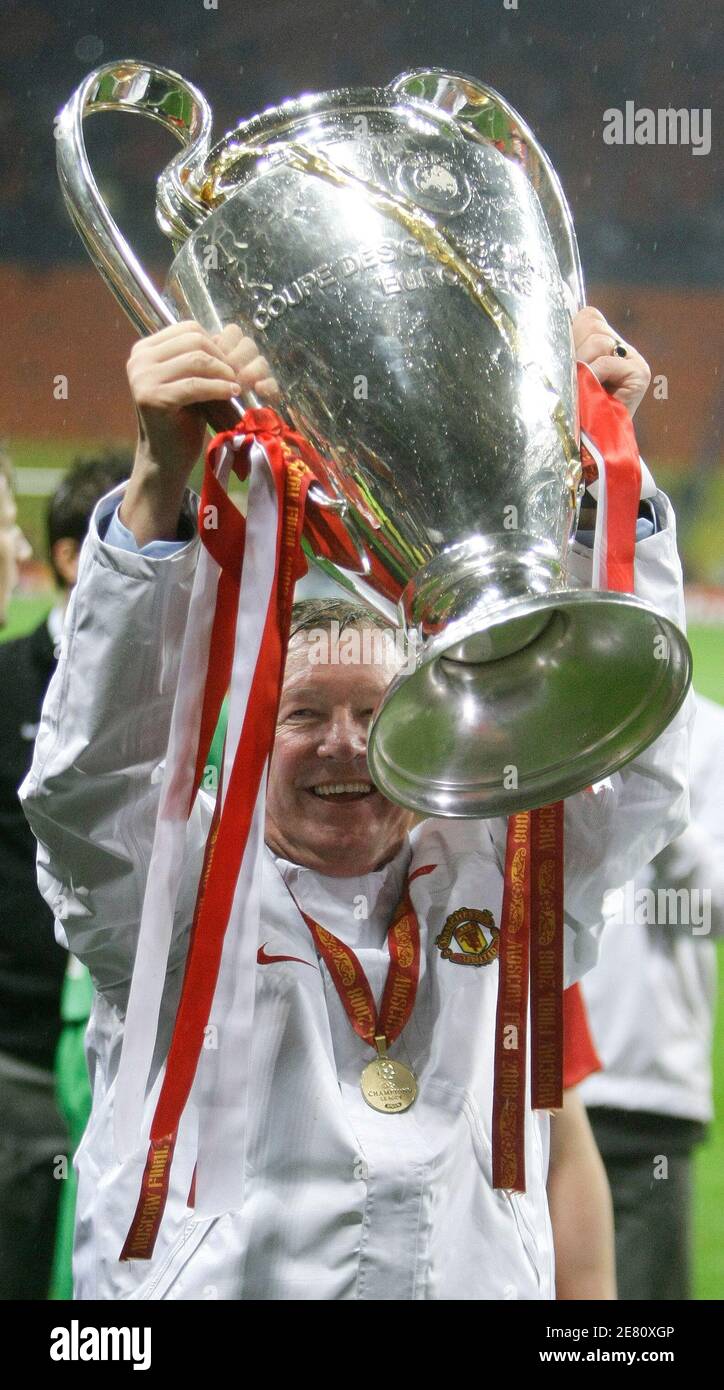 Alex ferguson trophy champions league hi-res stock photography and ...