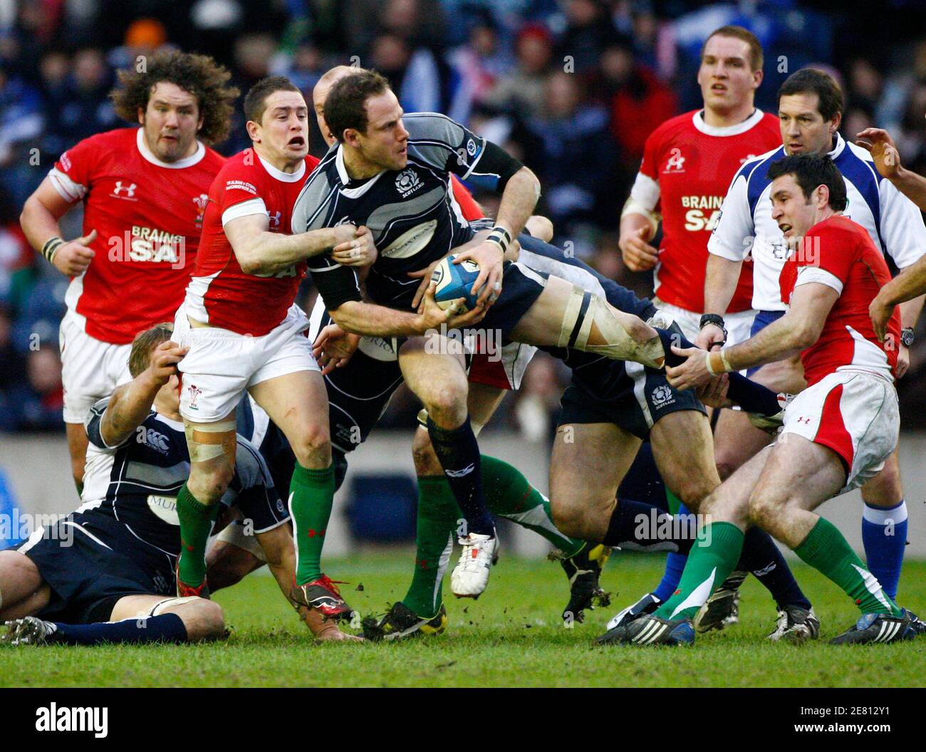 Rugby union tackle pull action hi-res stock photography and images - Alamy