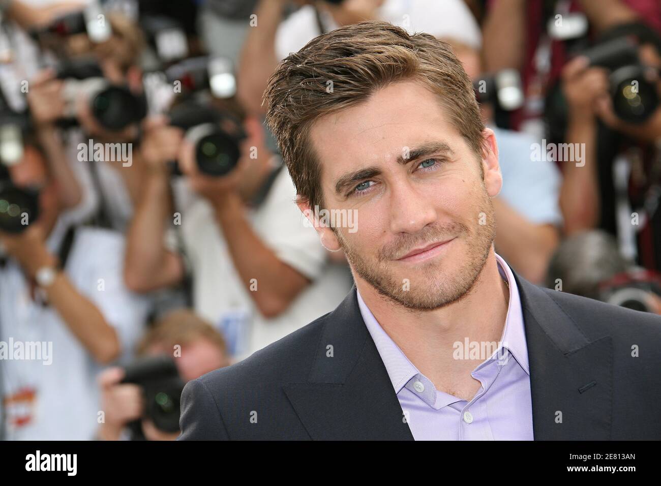 Jake Gyllenhaal poses for the media during a photocall for 'Zodiac ...