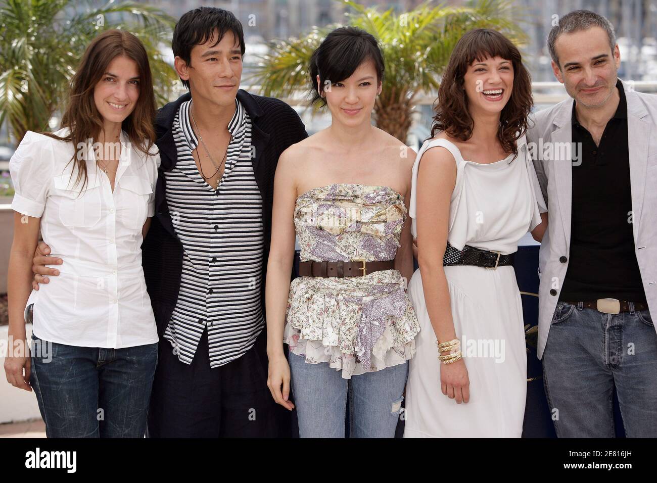 Joanna Preiss, Carl NG, Kelly Lin, Asia Argento, Olivier Assayas pose ...