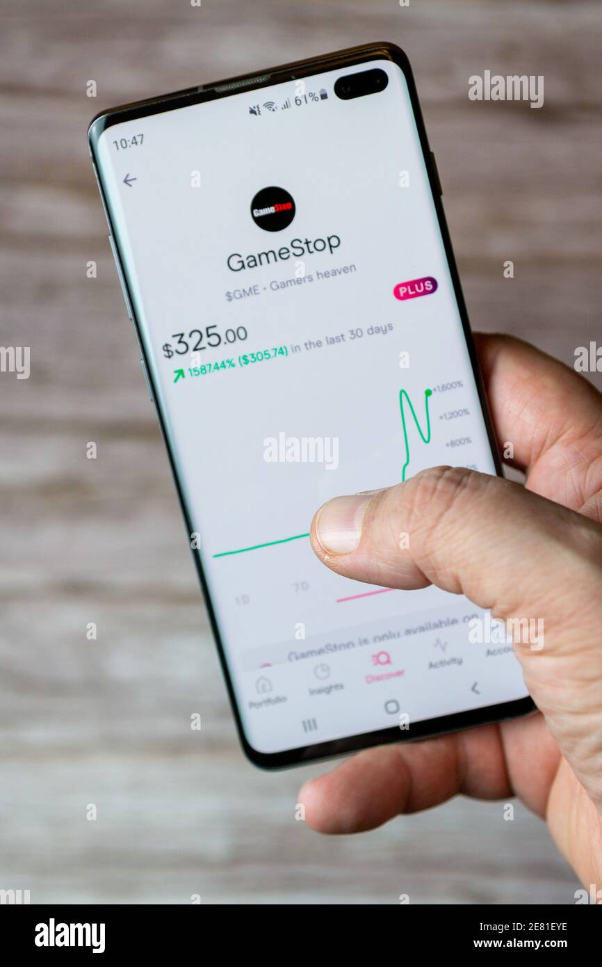 Gamestop hi-res stock photography and images - Alamy