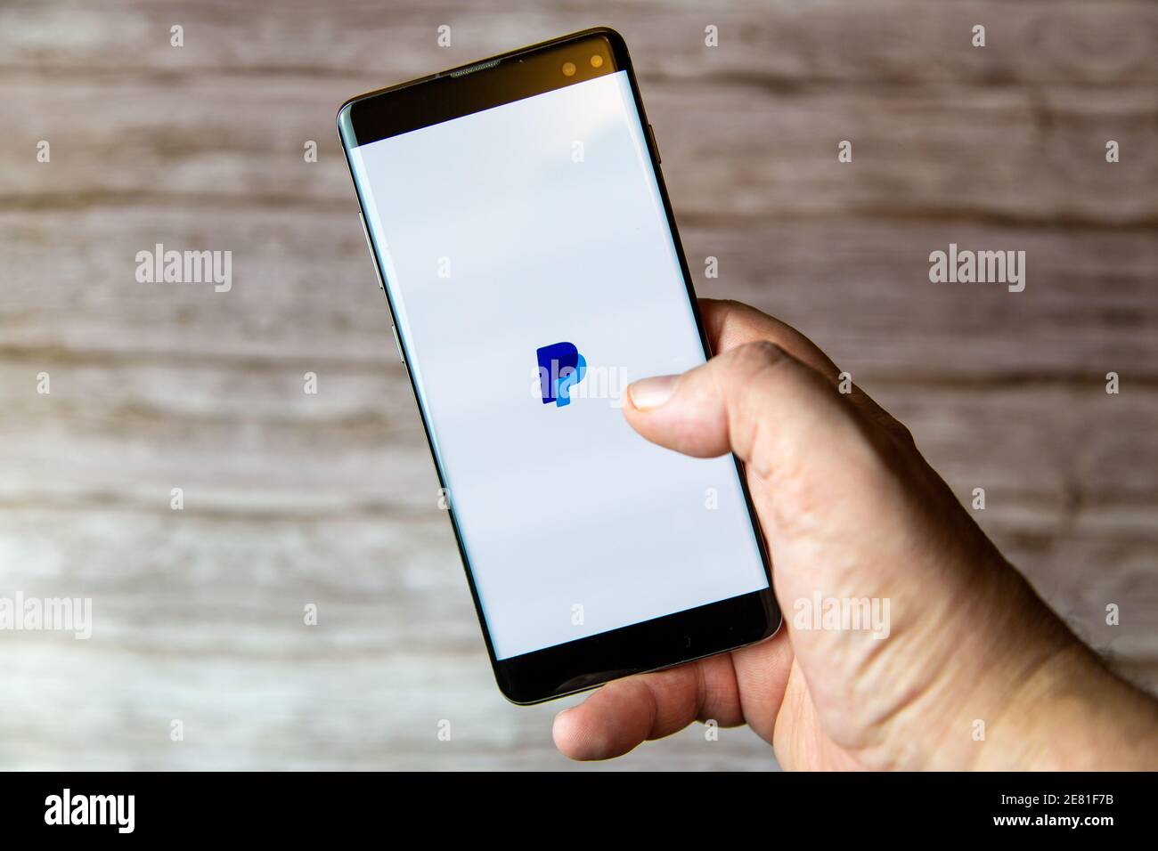 Paypal app hi-res stock photography and images - Alamy