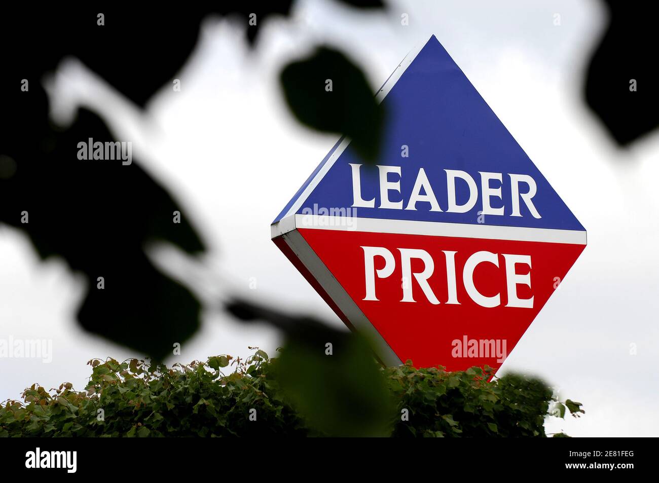 Leader price hi-res stock photography and images - Alamy