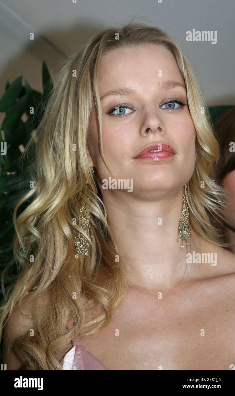 Russian model hi-res stock photography and images - Alamy