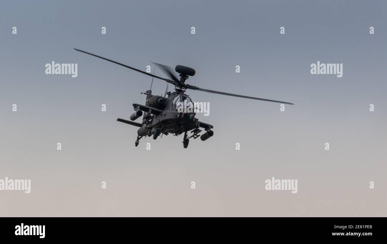 Apache helicopter flying in the uk hi-res stock photography and images ...