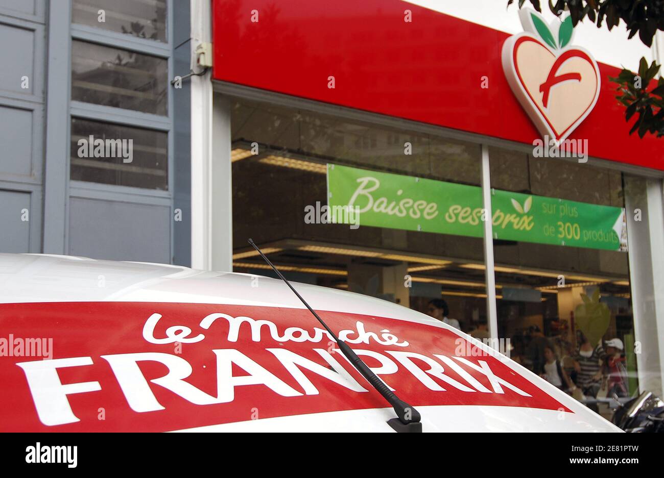 Illustration of Franprix supermarket in Paris, France on May 24, 2007 ...