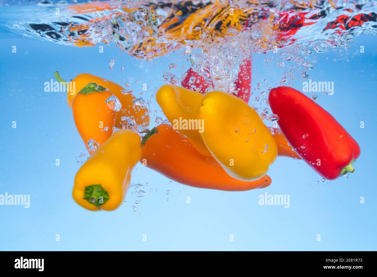 Objects dropped into water hi-res stock photography and images - Alamy