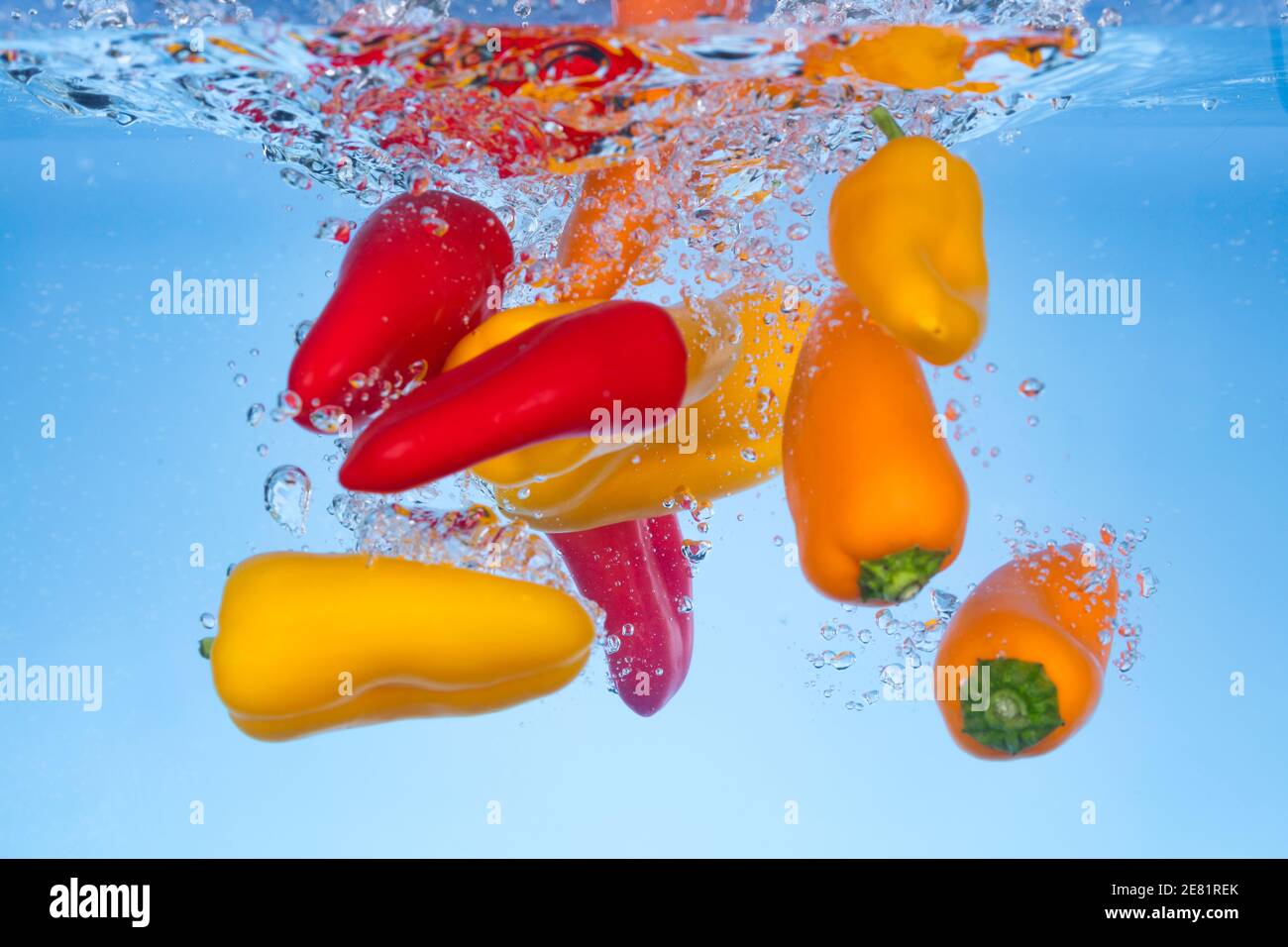 Objects dropped into water hi-res stock photography and images - Alamy