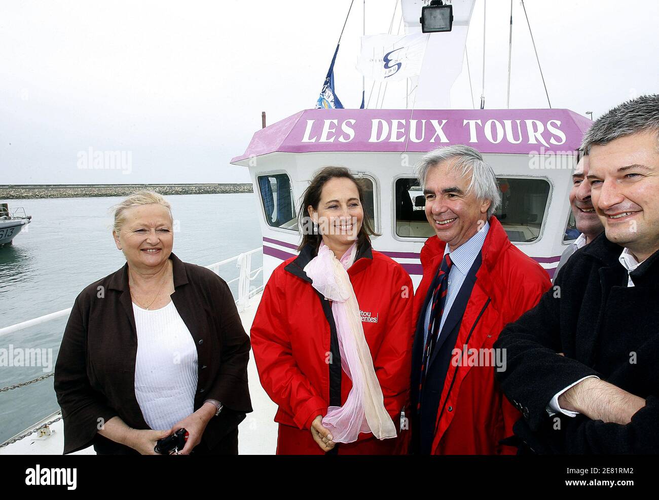 Bateau de transport local hi-res stock photography and images - Alamy