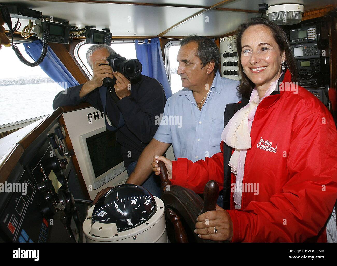 Bateau de transport local hi-res stock photography and images - Alamy