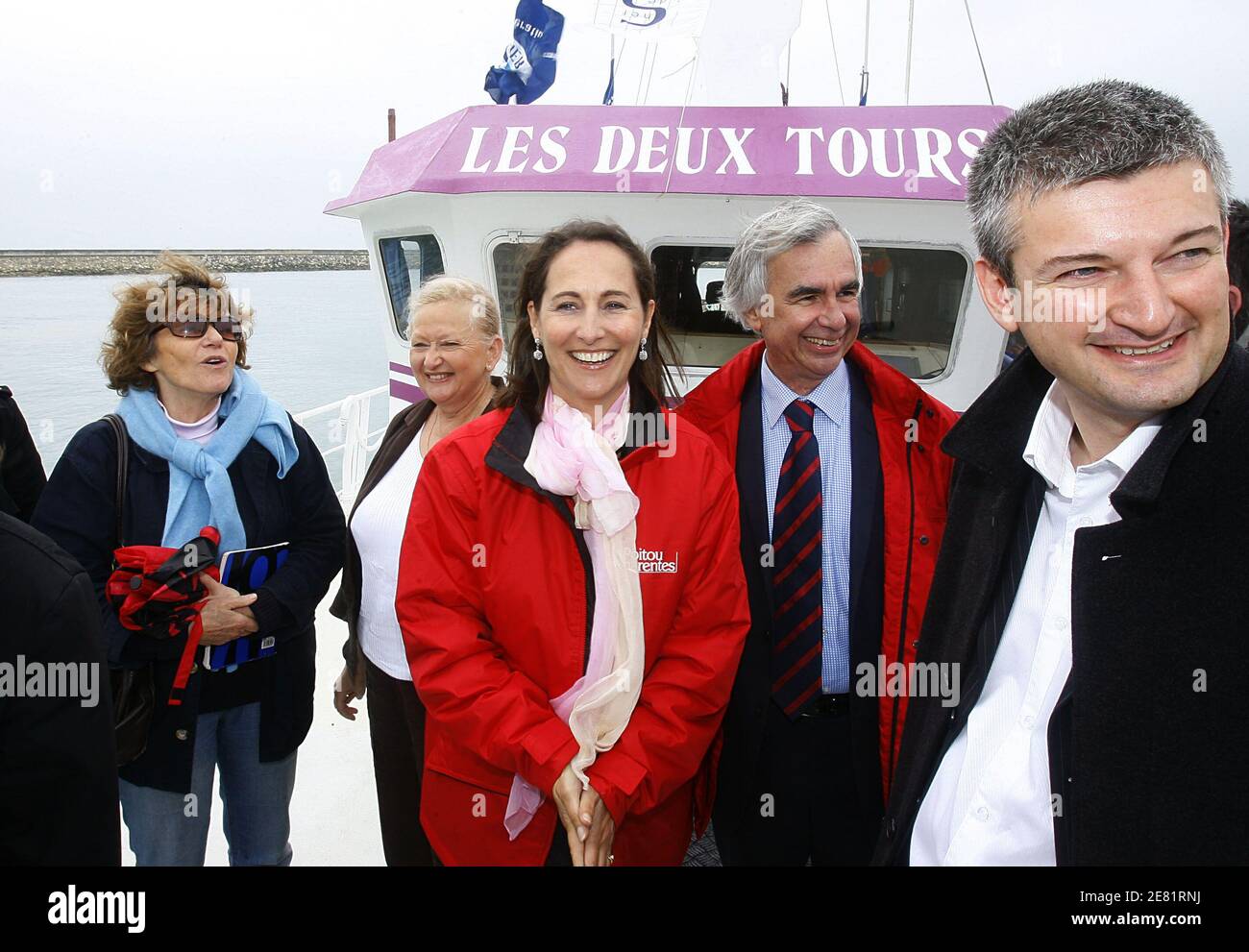 Bateau de transport local hi-res stock photography and images - Alamy