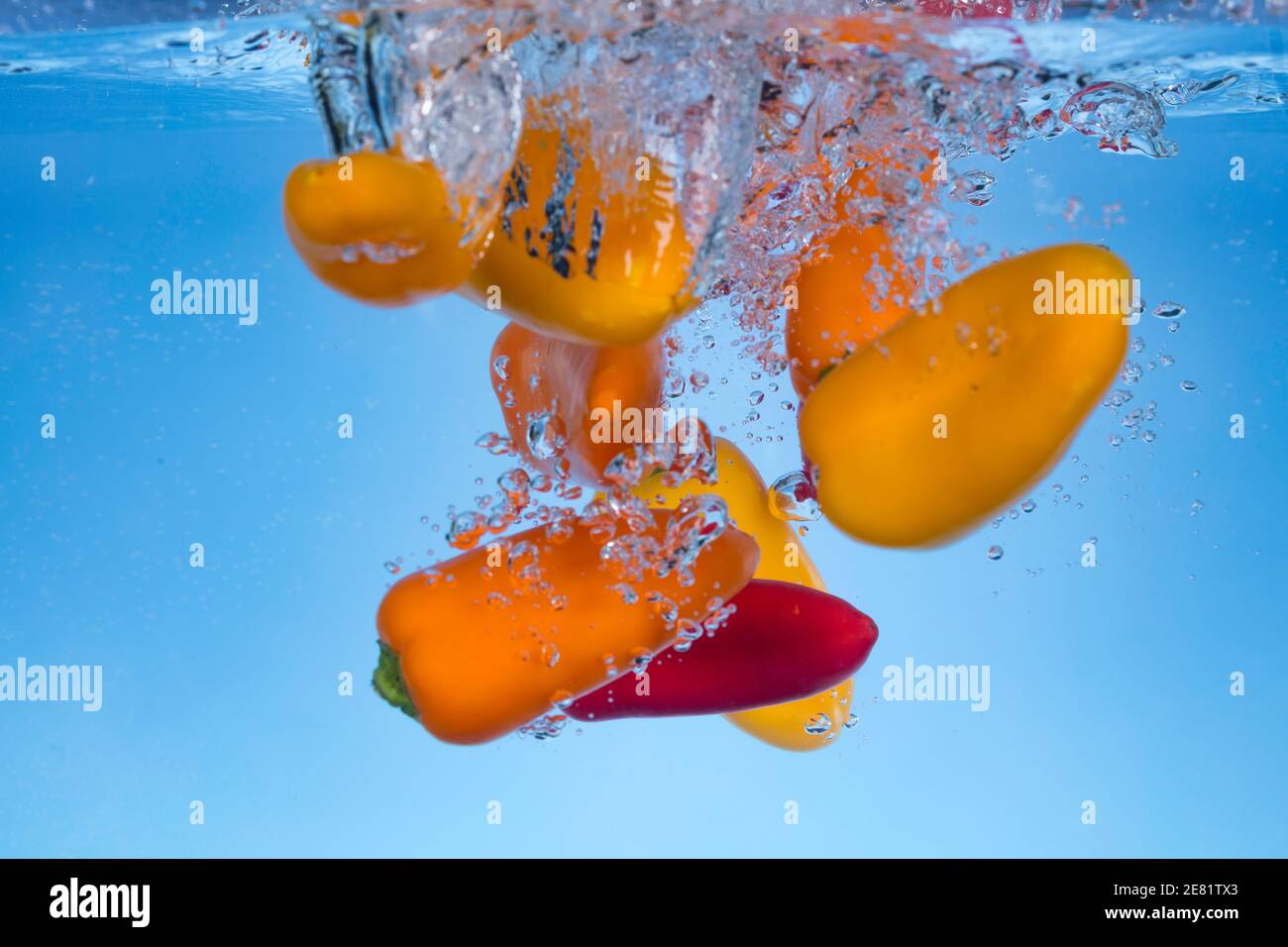 Objects dropped into water hi-res stock photography and images - Alamy