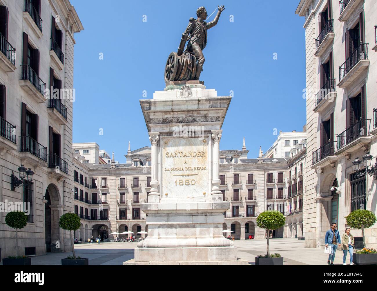 Estatua del capitan de artilleria pedro velarde hi-res stock ...