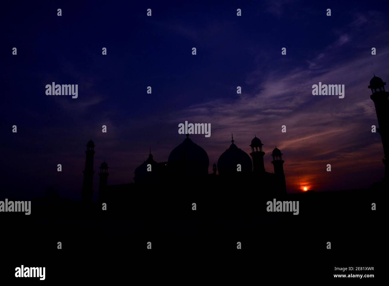 Lahore, Pakistan. 30th Jan, 2021. Sunset view of Badshahi Mosque; it is ...