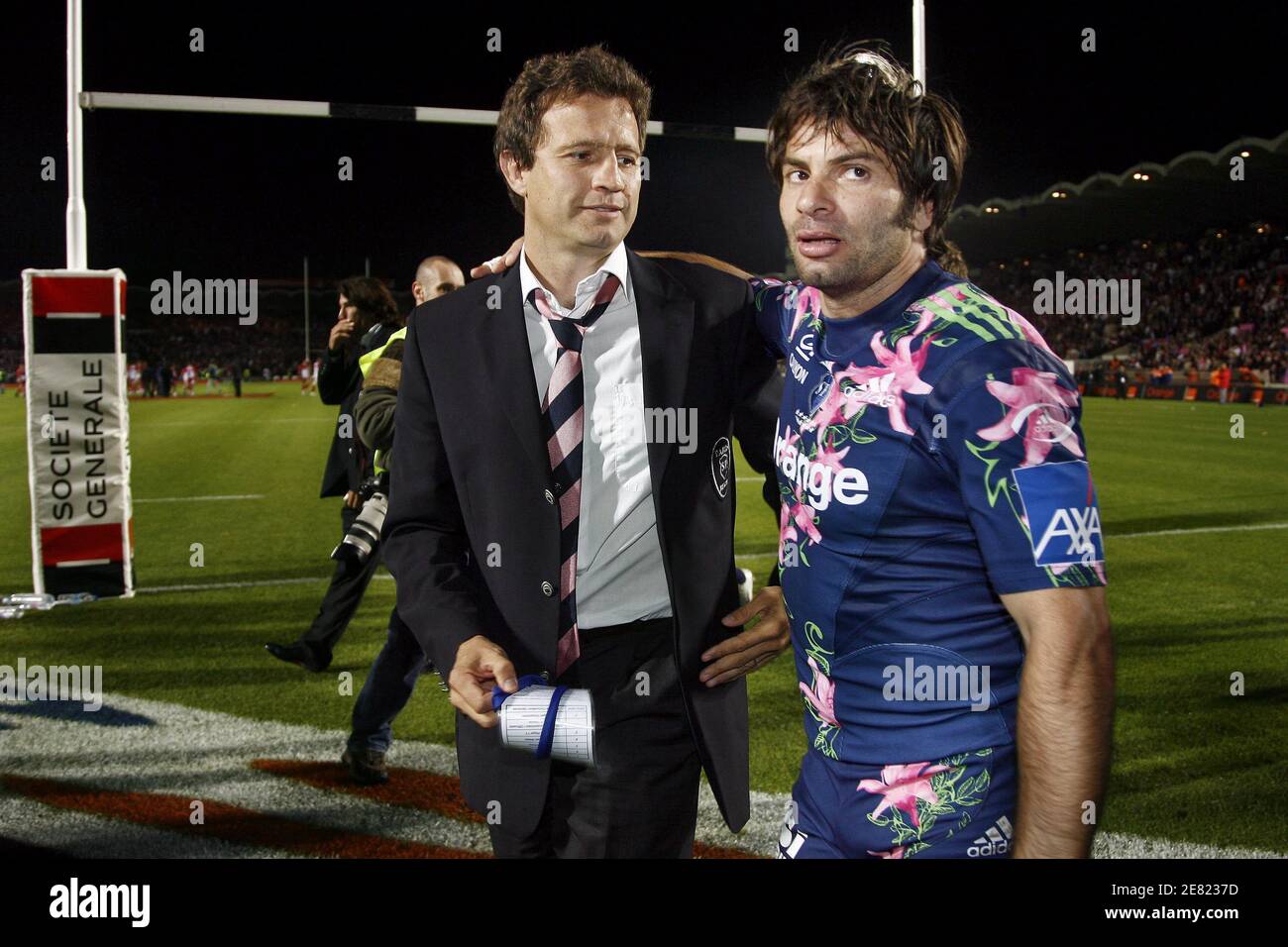 Stade Francais' coach Fabien Galthie and Christophe Dominici celebrate ...