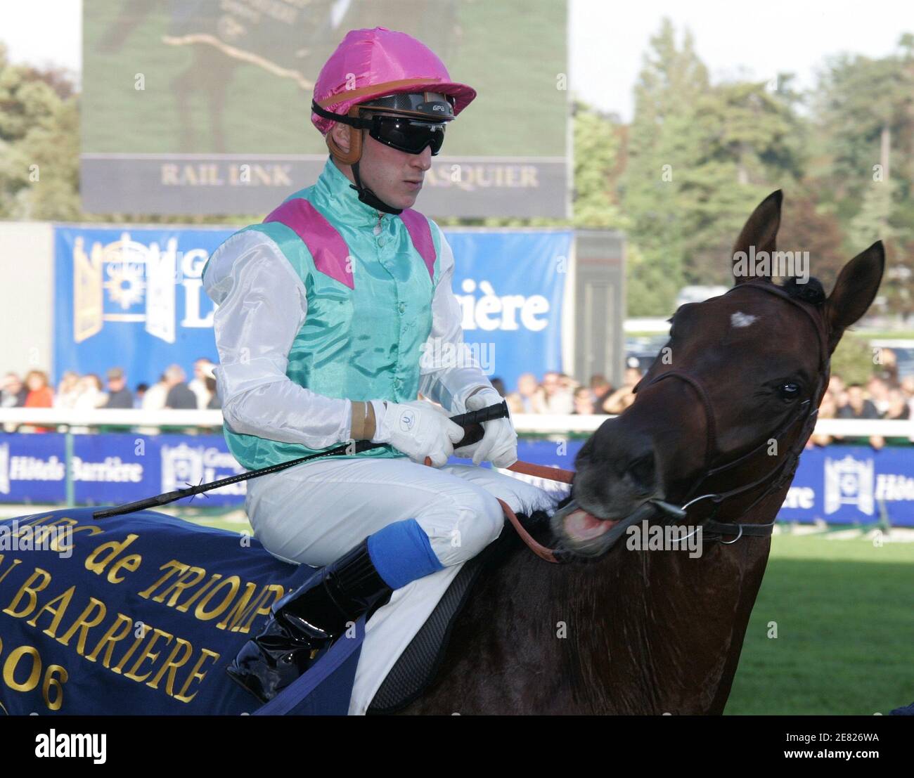 Paris longchamp arc de triomphe hi-res stock photography and images - Alamy