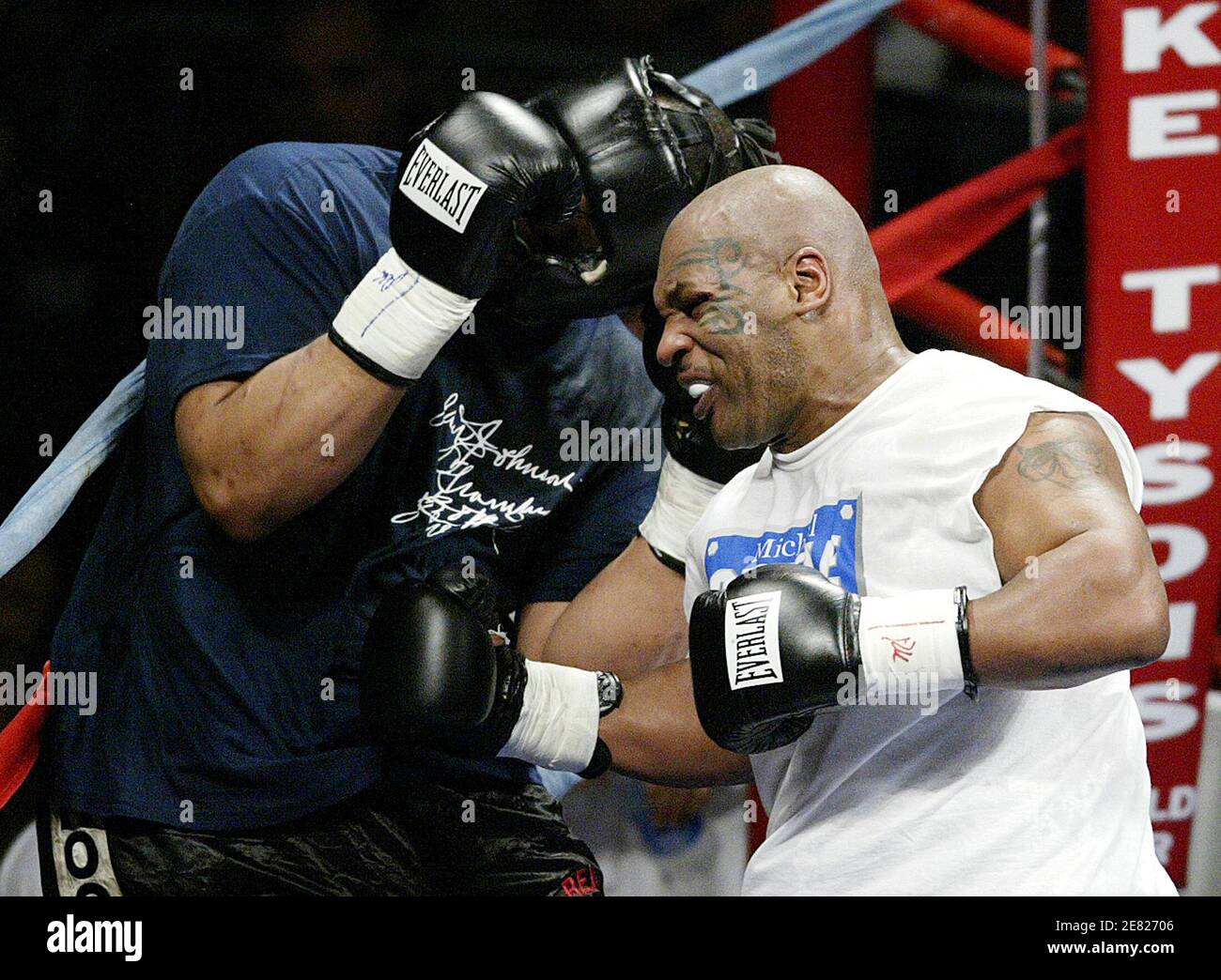 Exhibition fight hi-res stock photography and images - Alamy