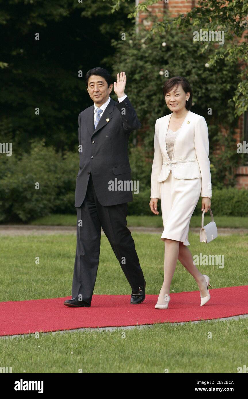 Japanese Prime Minister Shinzo Abe (L) and his wife Akie Abe arrive at ...