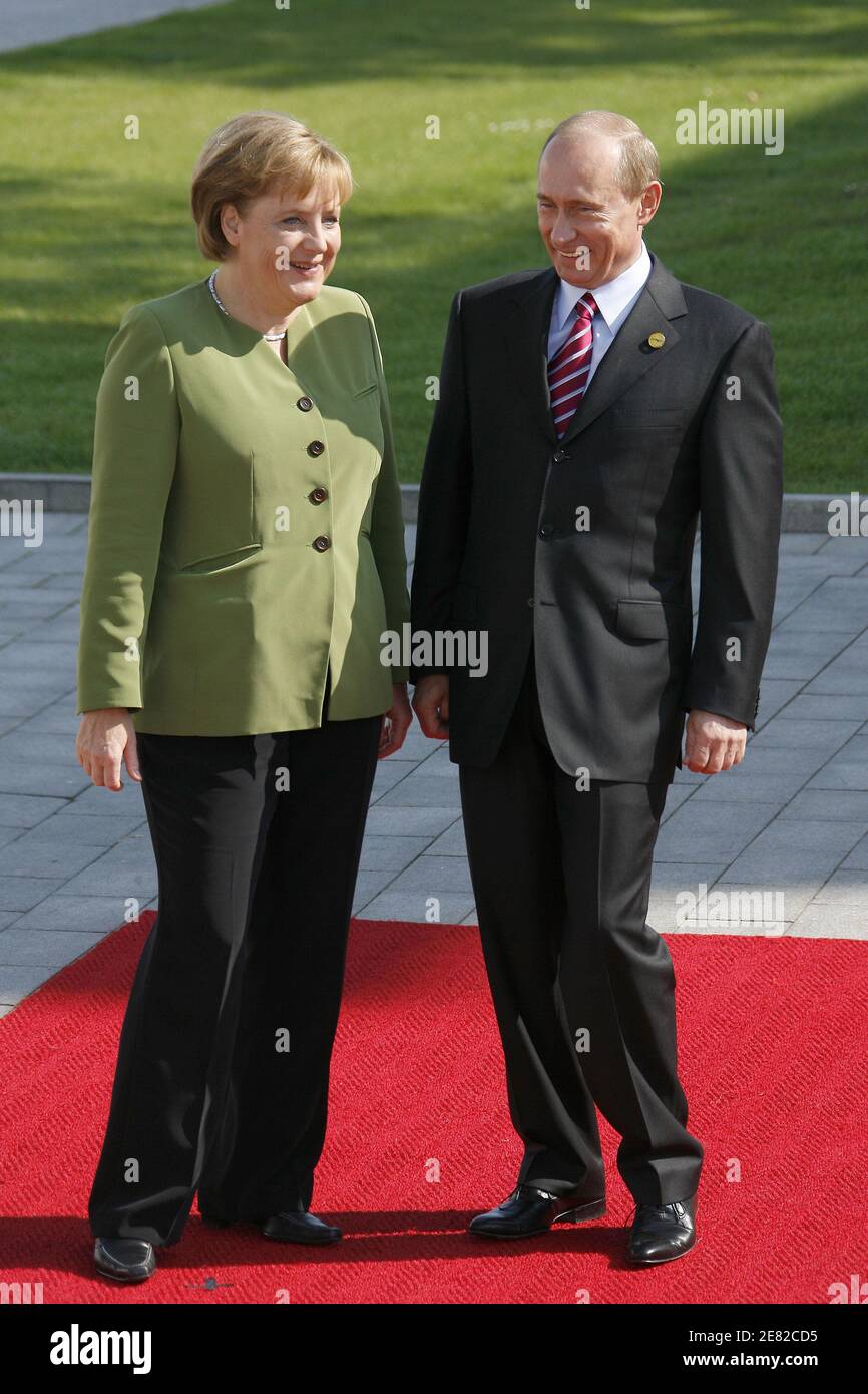 Vladimir poutine allemagne hi-res stock photography and images - Alamy