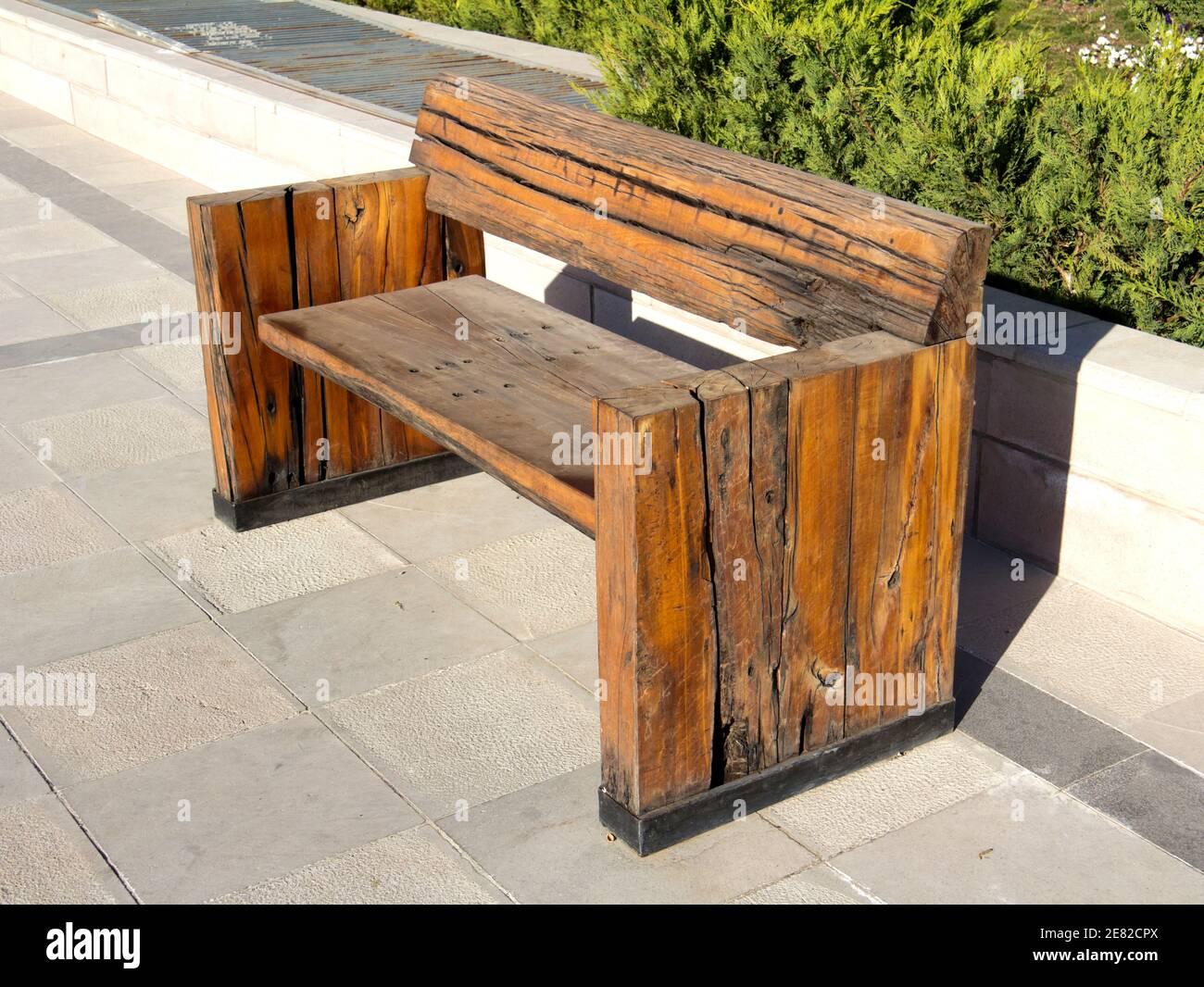 wooden park bench at a park Stock Photo - Alamy