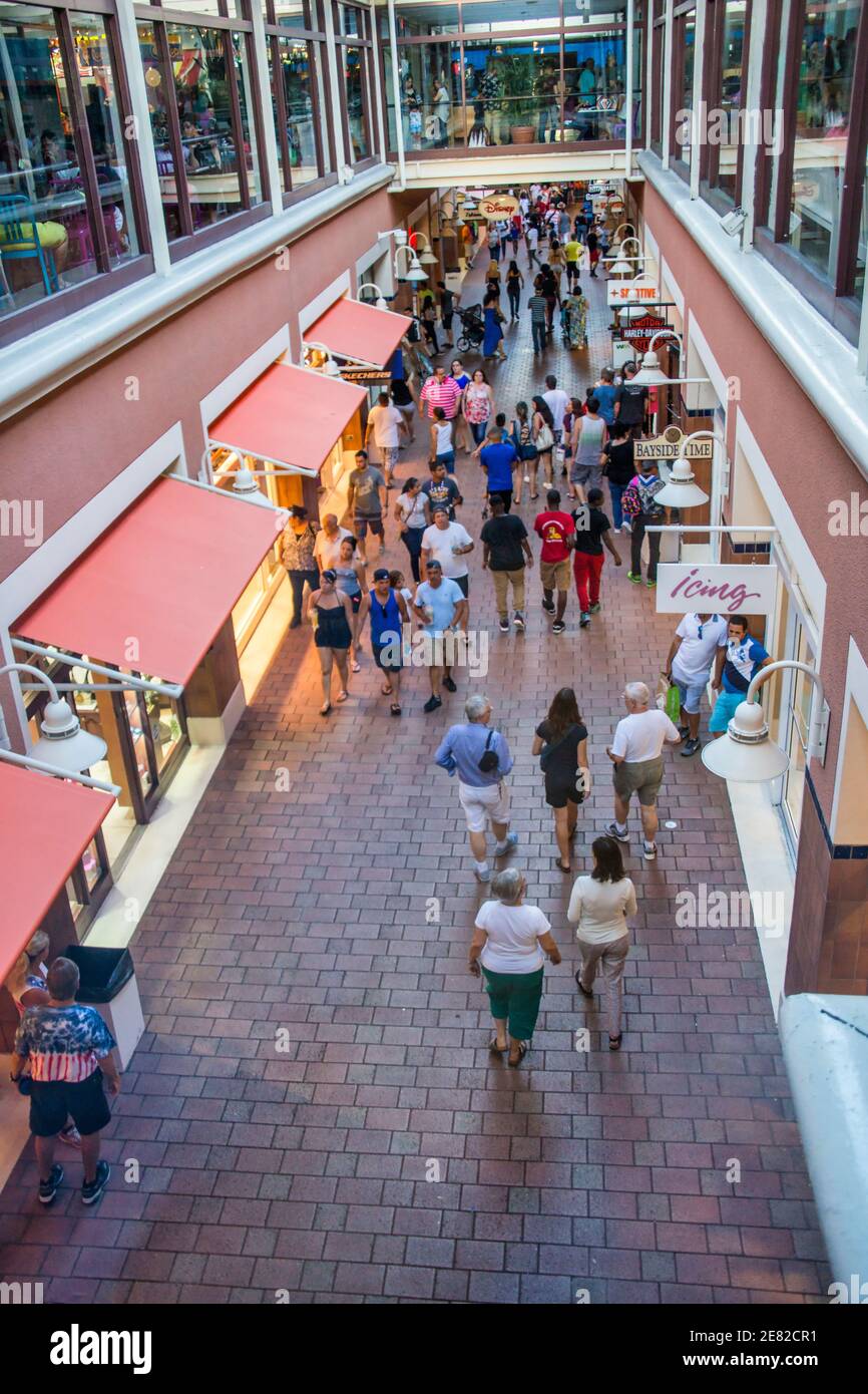 Bayfront waterfront walk hi-res stock photography and images - Alamy