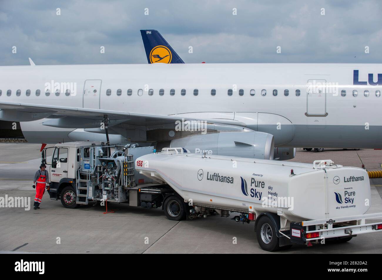GERMANY, Hamburg airport , trial phase, biofuel tanking of Lufthansa ...