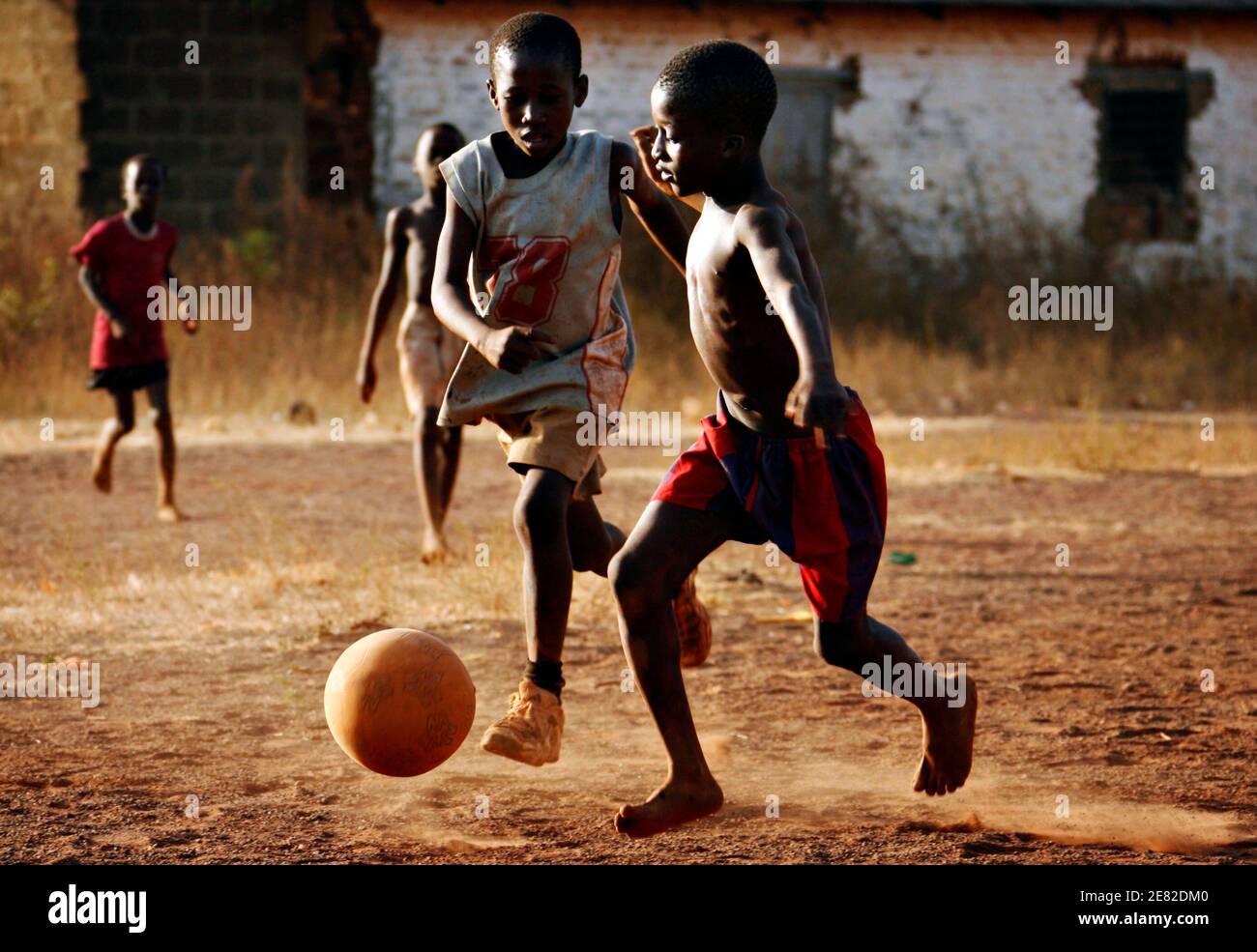Dusty football pitch hi-res stock photography and images - Alamy