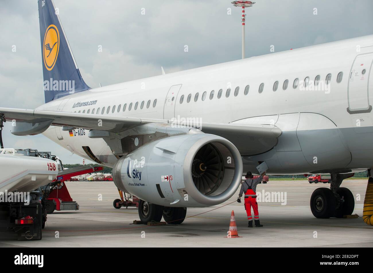 GERMANY, Hamburg airport , trial phase, biofuel tanking of Lufthansa ...