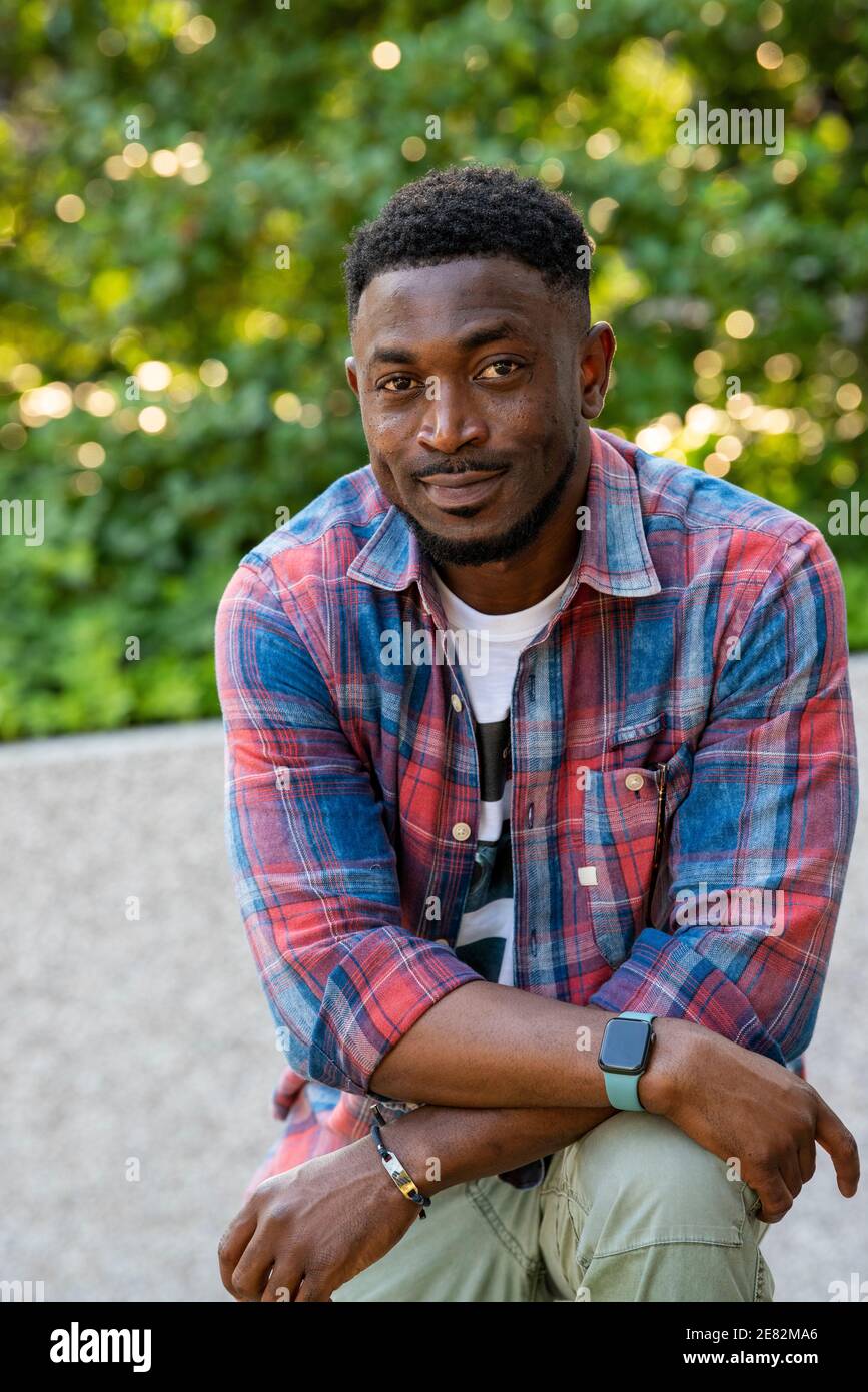 Happy black man hi-res stock photography and images - Alamy