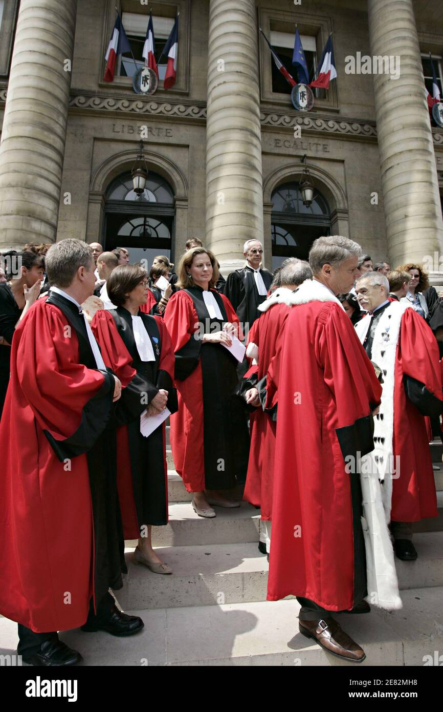 French magistrates, lawyers, clerks and administrative staff protest at ...
