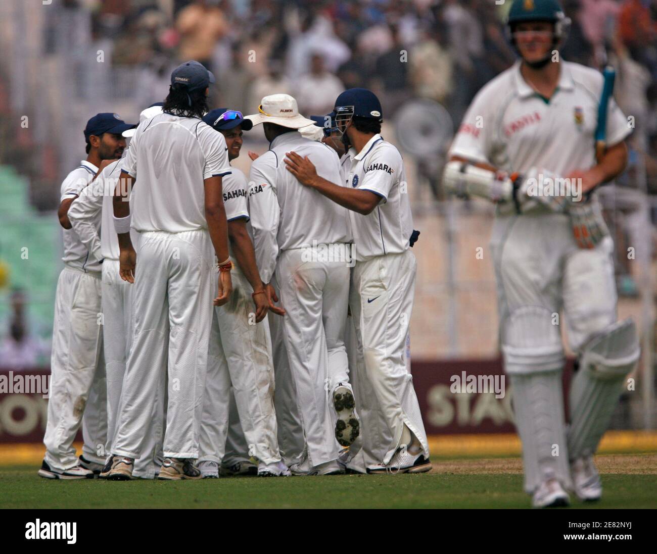Cricket team india huddle hi-res stock photography and images - Alamy