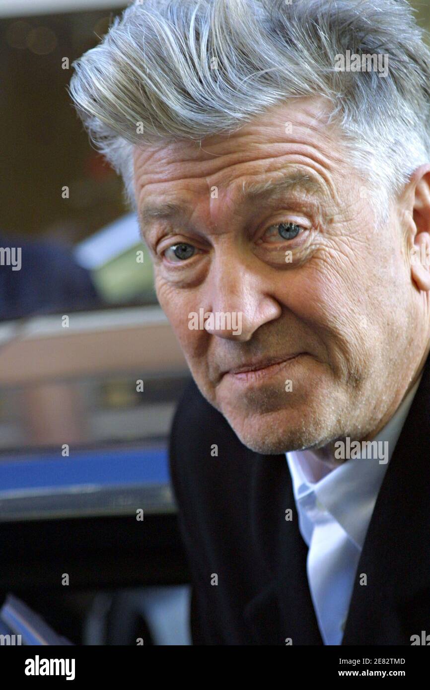 Director and Producer David Lynch poses at Fnac store des Ternes in ...