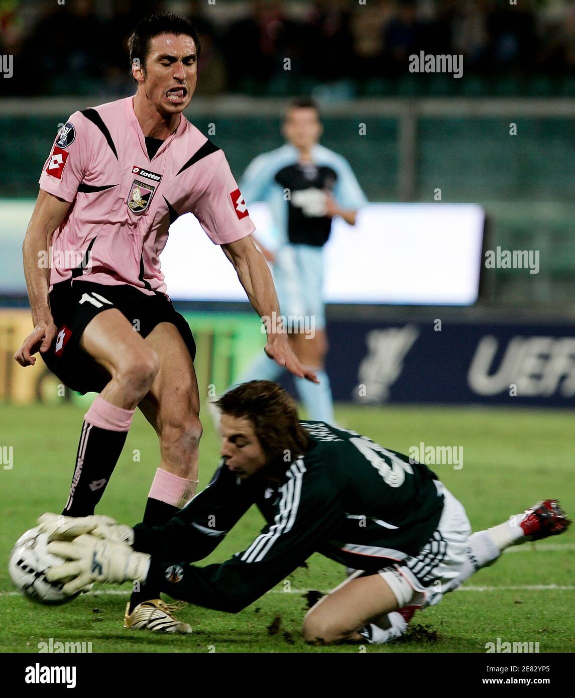 Goalkeeper Tim Krul High Resolution Stock Photography and Images - Alamy