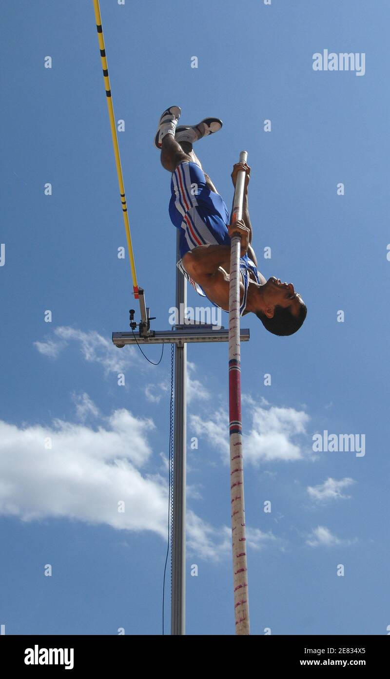 French athlet Romain Mesnil competes on men's pole vault during the ...