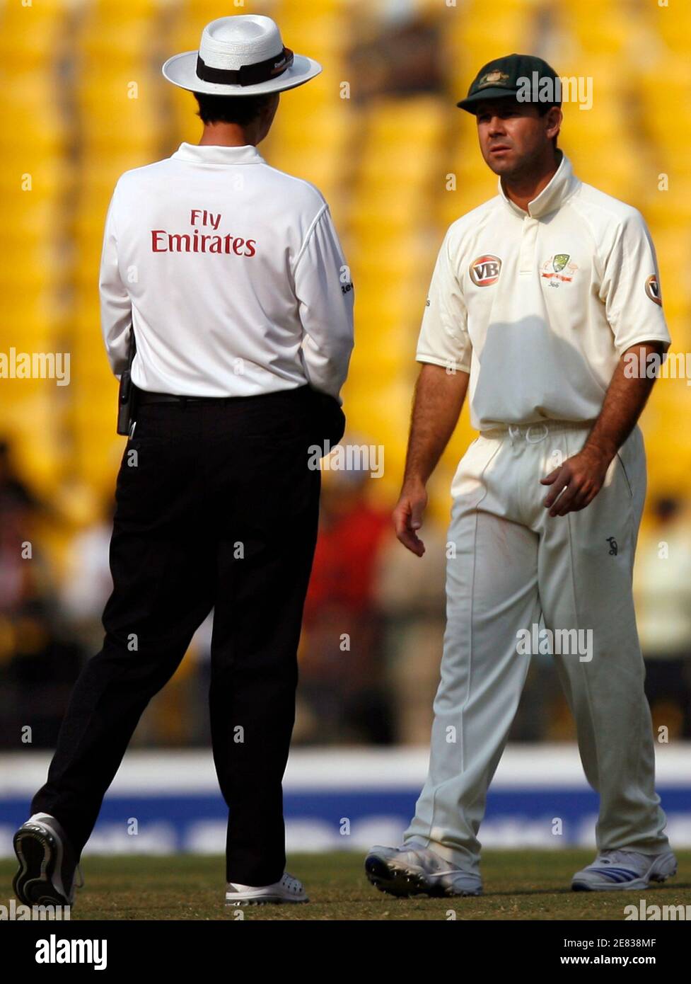 Umpire billy bowden hi-res stock photography and images - Alamy