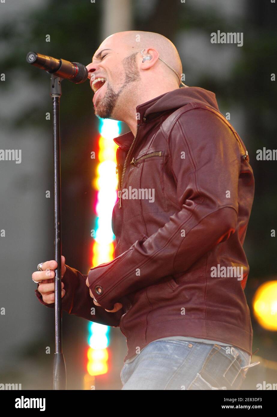 Singer Chris Daughtry of the band Daughtry performs live during the ABC ...