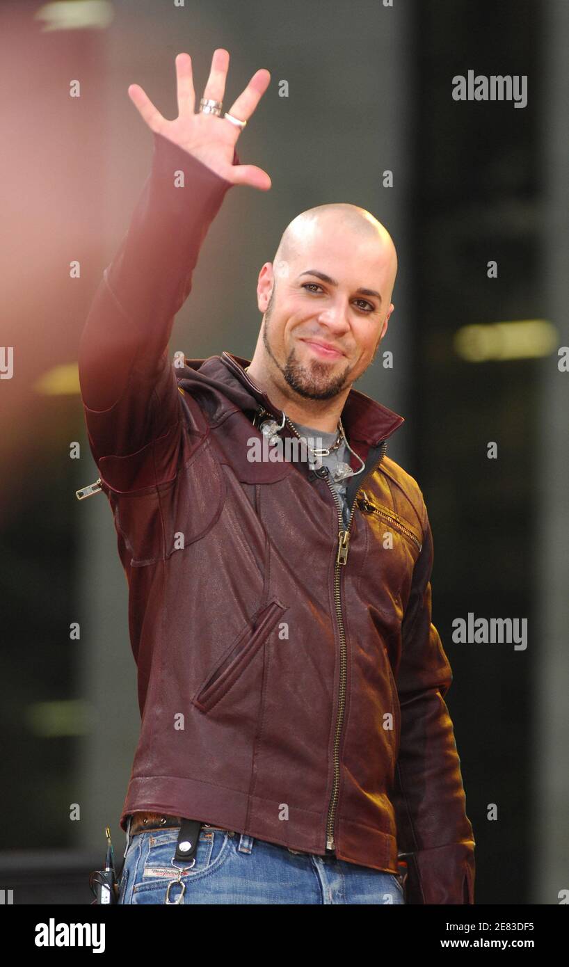 Singer Chris Daughtry of the band Daughtry performs live during the ABC ...