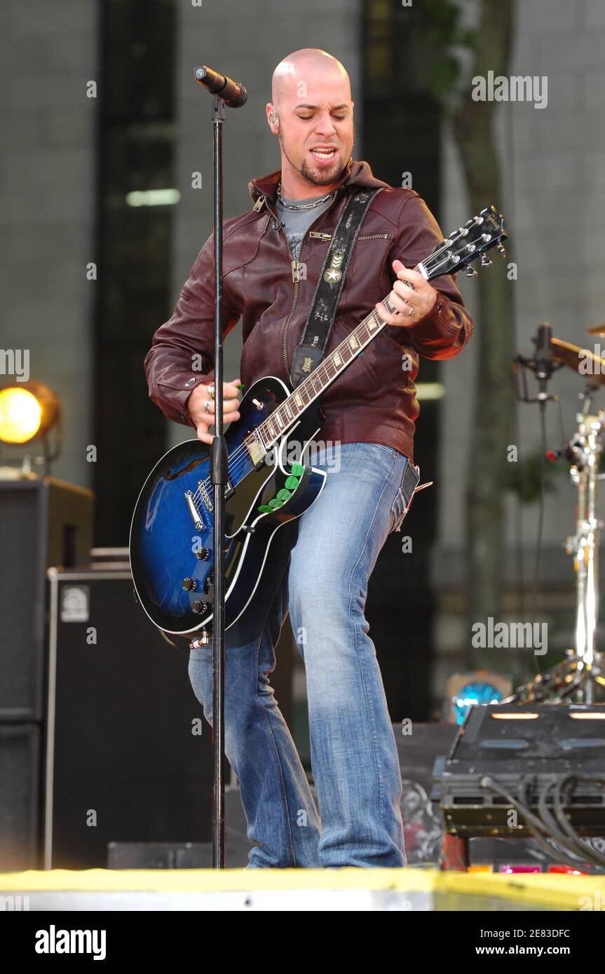 Singer Chris Daughtry of the band Daughtry performs live during the ABC ...
