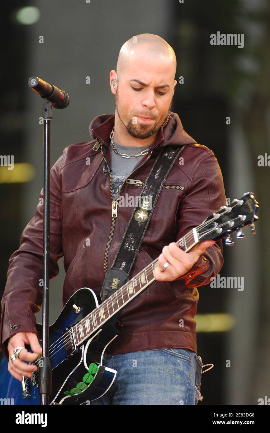 Singer Chris Daughtry of the band Daughtry performs live during the ABC ...